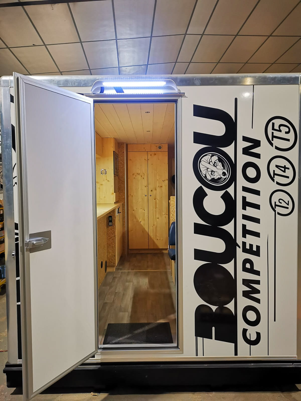 Location caissons atelier mobiles / pc course / cuisine / chanbres pour ...